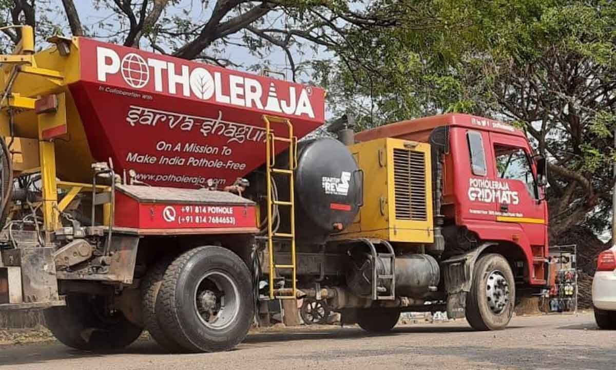 New kind of automated machine for pothole fixing