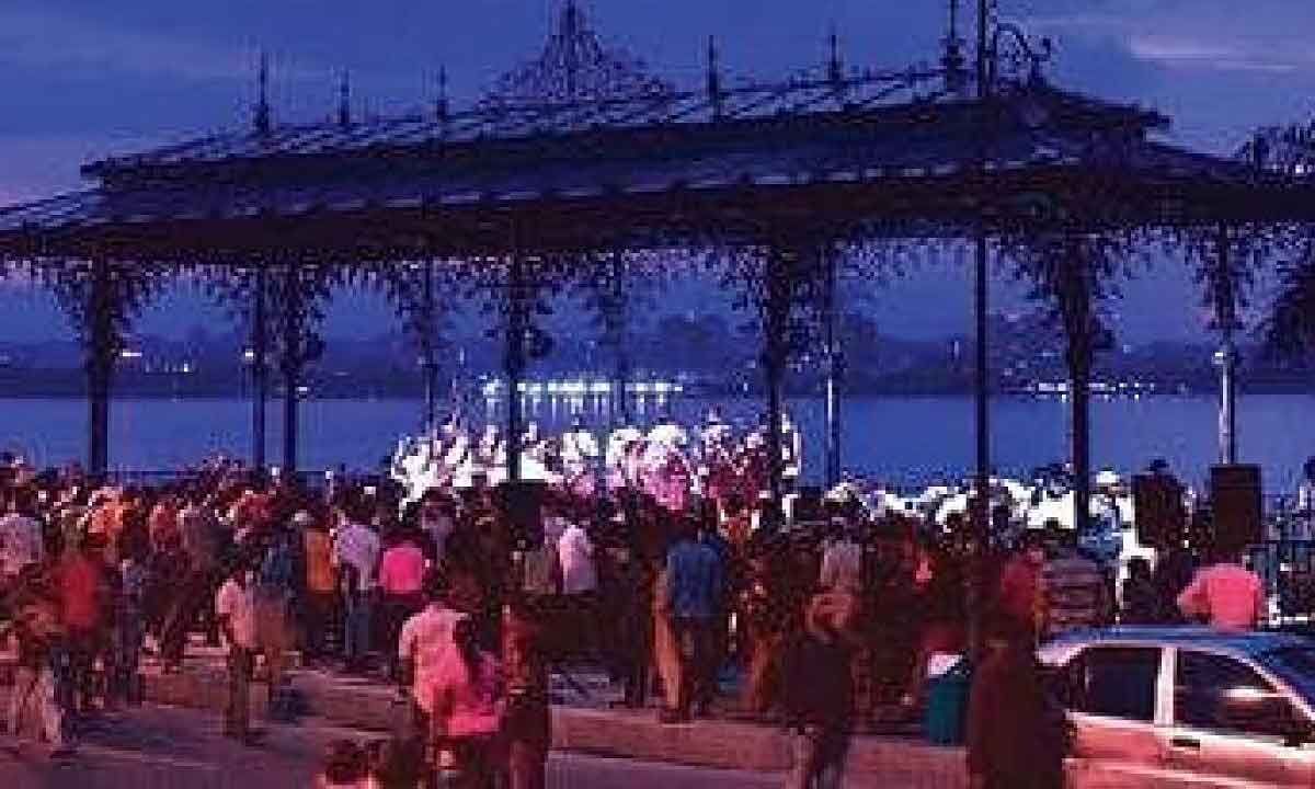 Sunday-Funday back in the city, events abuzz with patriotic zeal