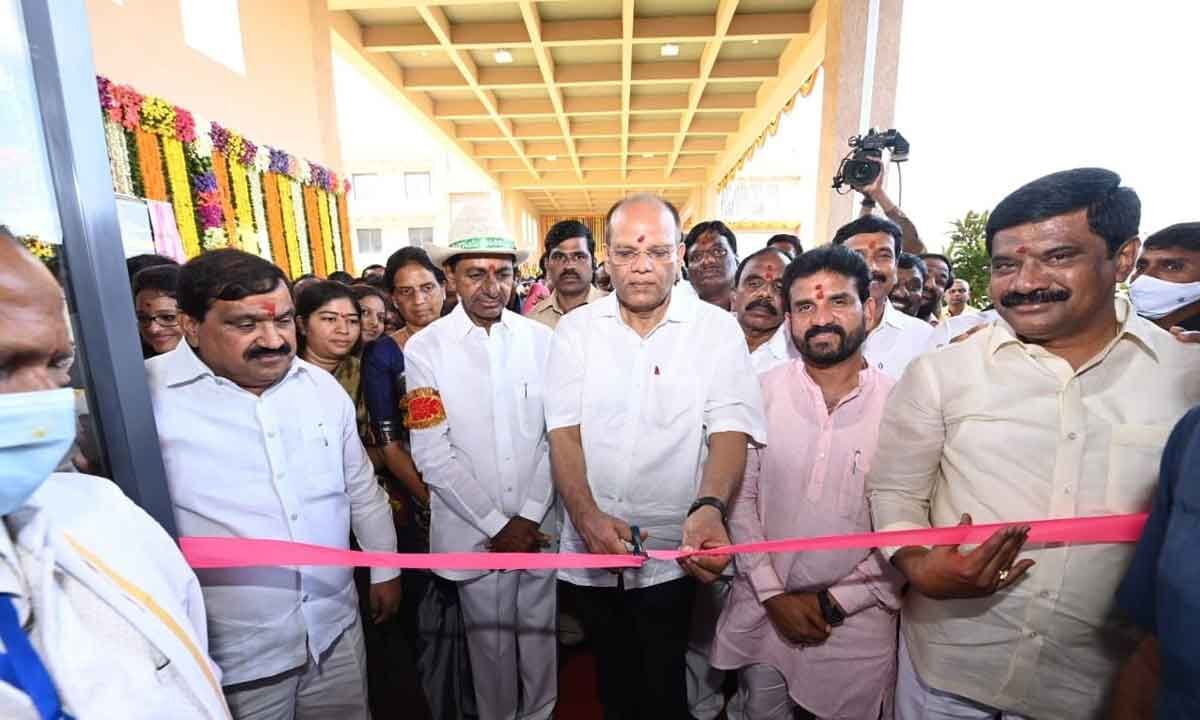 KCR blames Modi for delay in PRLI Project