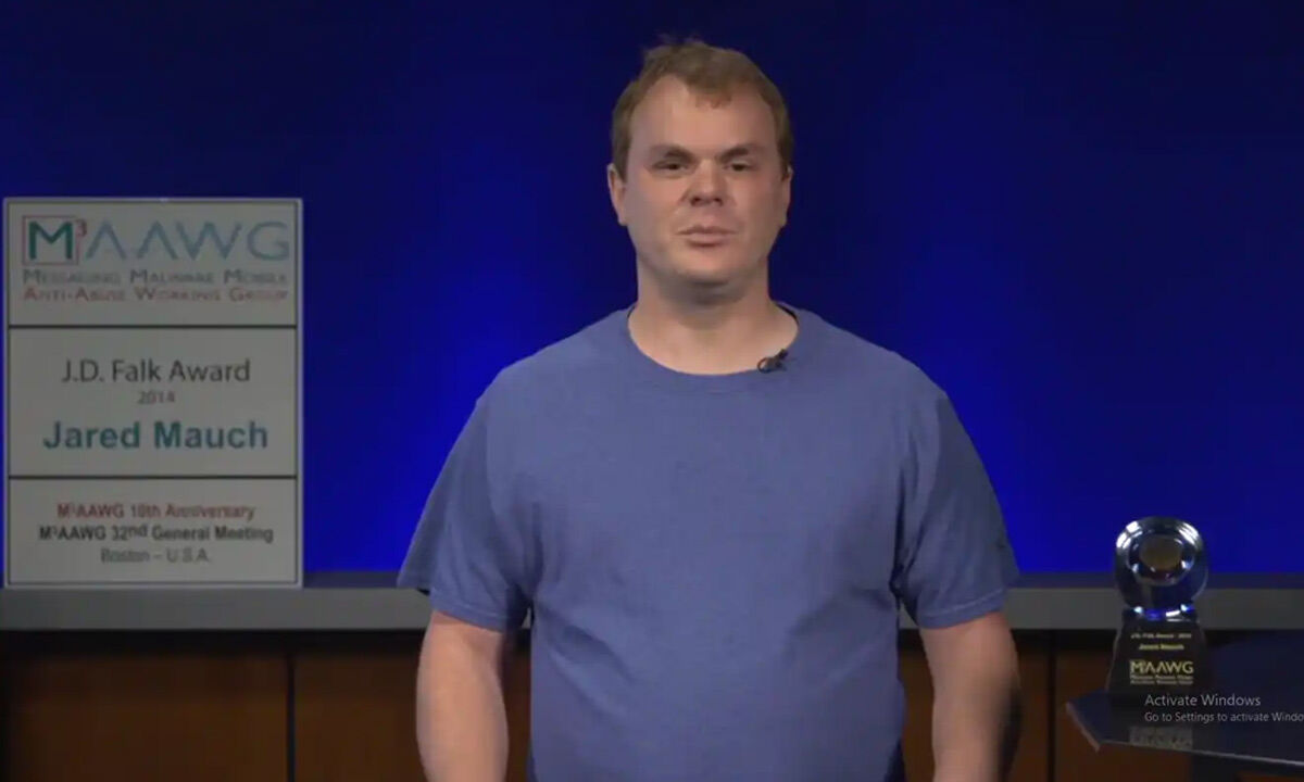 US resident builds his own broadband; awarded by the government