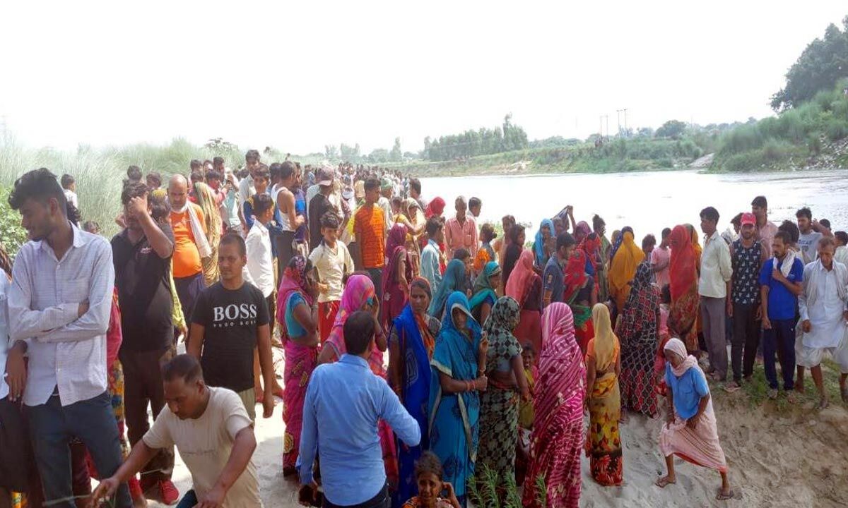 13 missing after tractor trolley falls into river in Uttar Pradesh