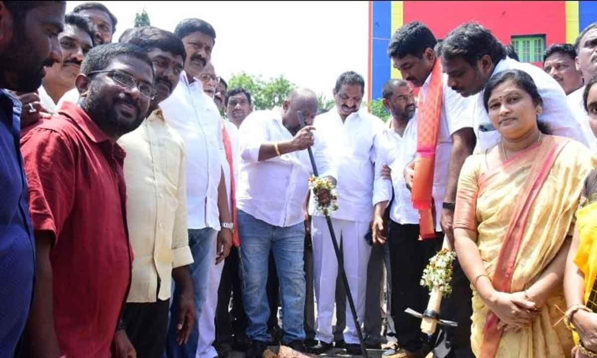 Karimnagar district to be developed as a model district: Gangula