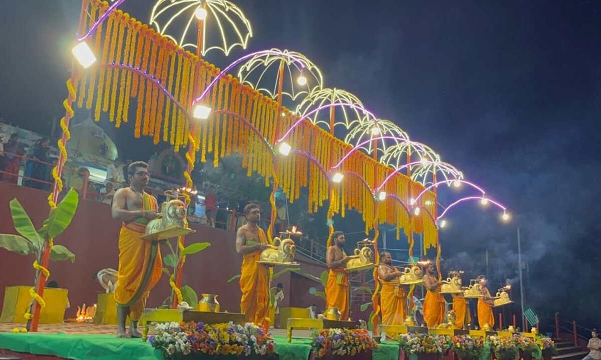 Rajamahendravaram: Godavari Nitya Harathi programme resumes