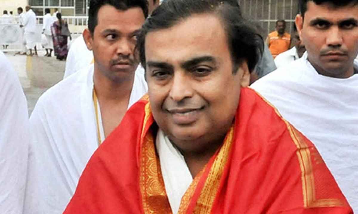 Reliance Industries chairman Mukesh Ambani visits Tirumala and offers ...