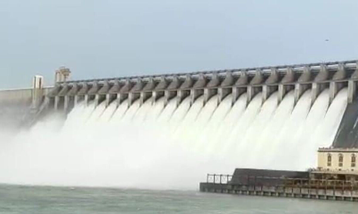 20 crest gates of Nagarjuna Sagar Project lifted