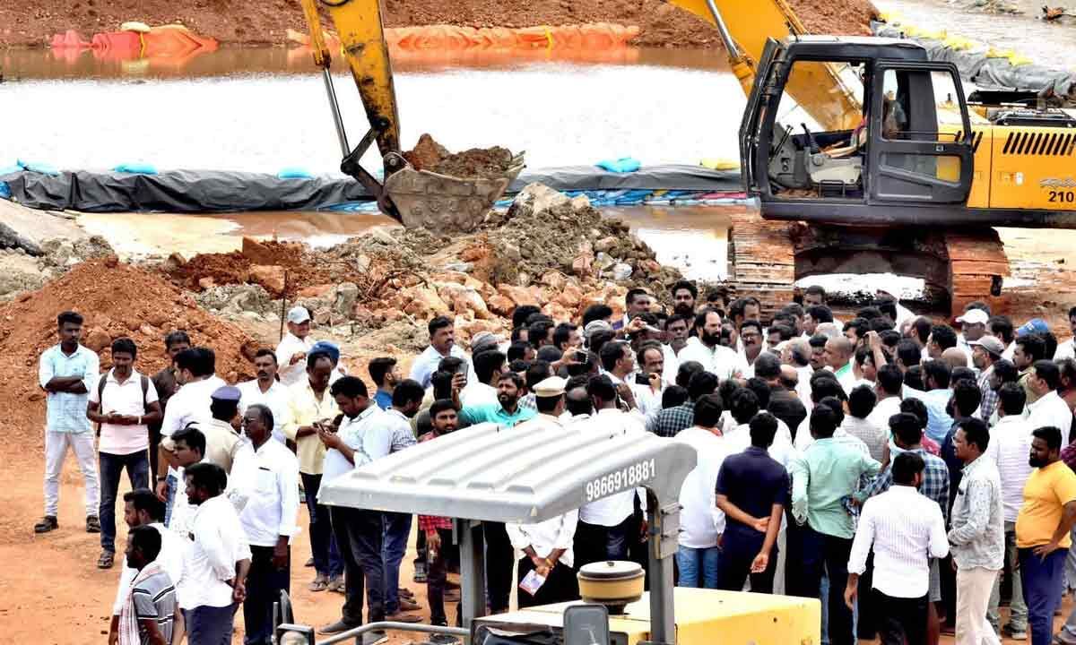 MP Uttam Kumar visits breach site of Sagar left canal