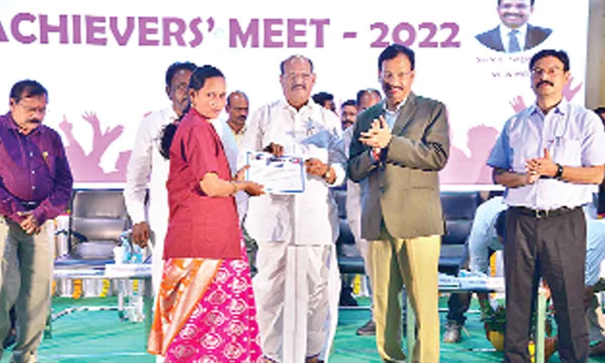 TSRTC recovers from losses with collective staff efforts