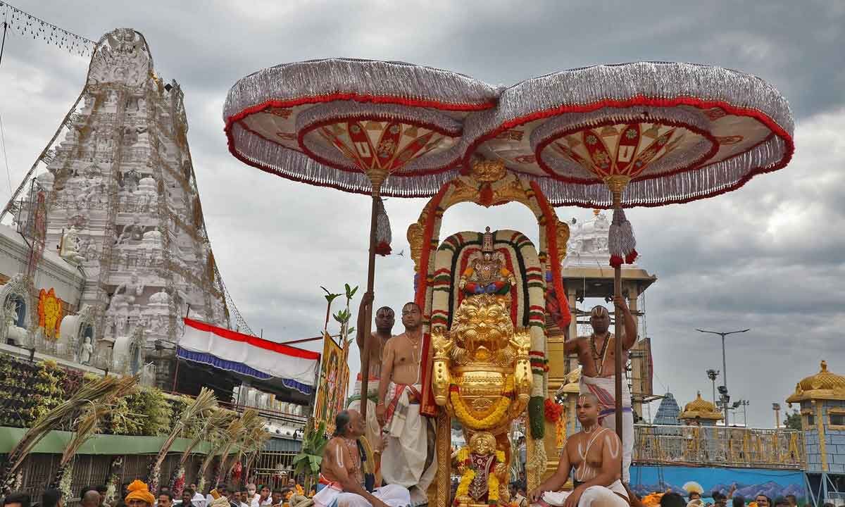 Simha, Muthyapu Pandiri Vahanams enthral devotees