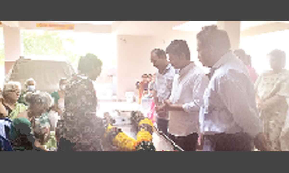 Senior journalist Gopal Reddy dies in road mishap