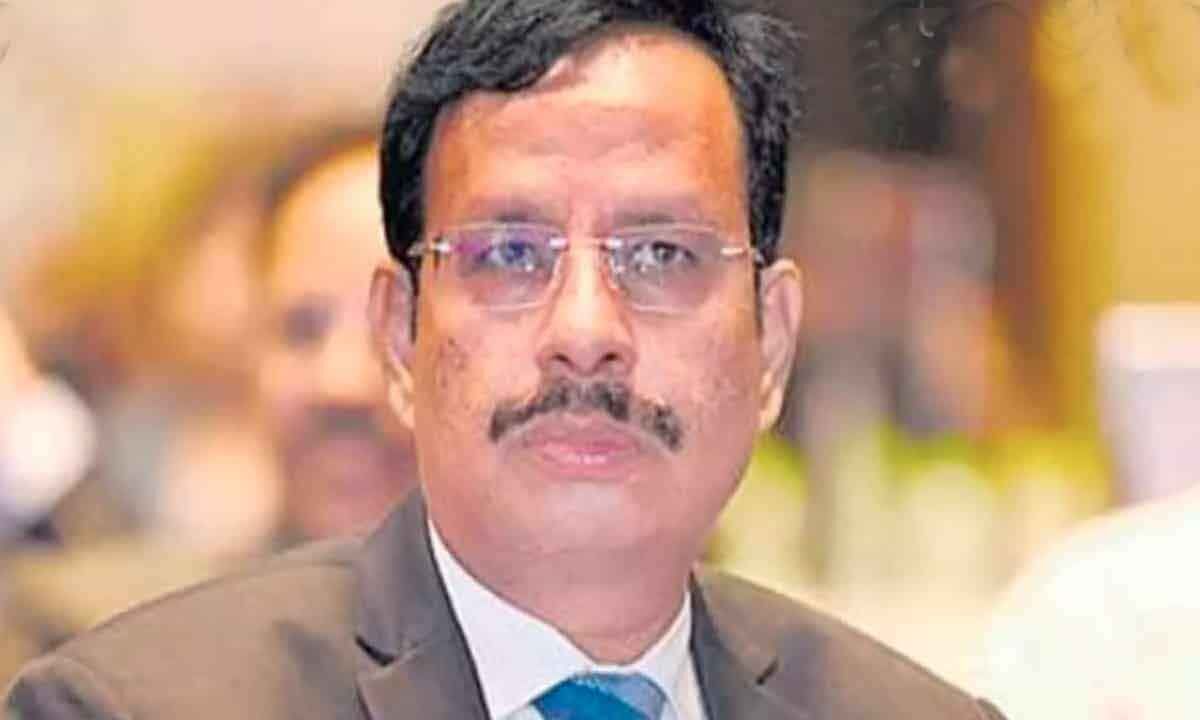 TSRTC MD VC Sajjanar injured in road accident