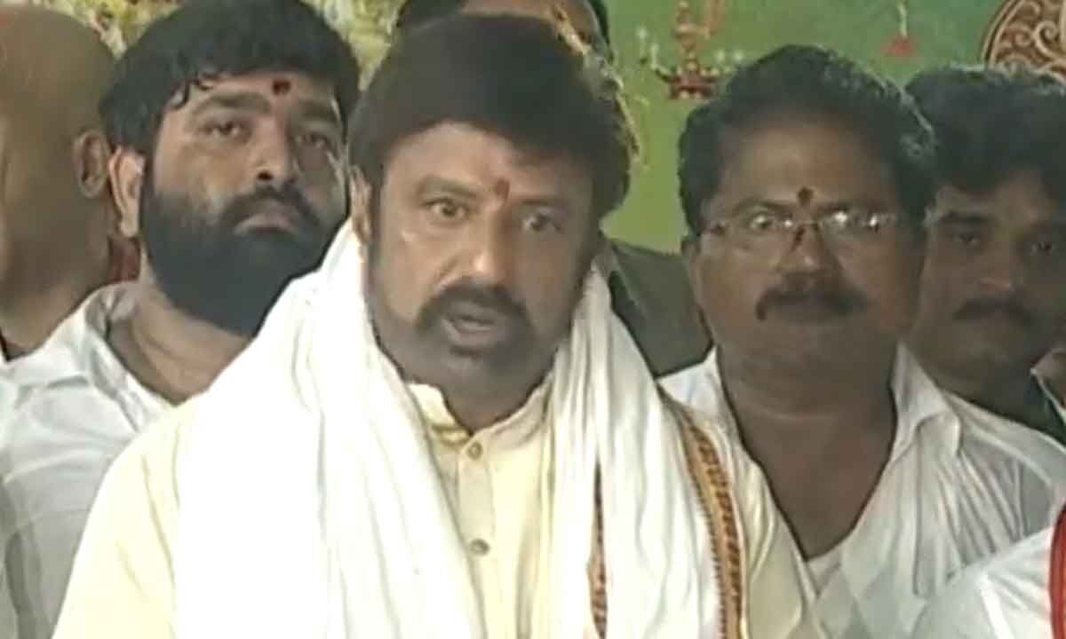 Balakrishna visits Kanaka Durga temple at Indrakeeladri in Vijayawada