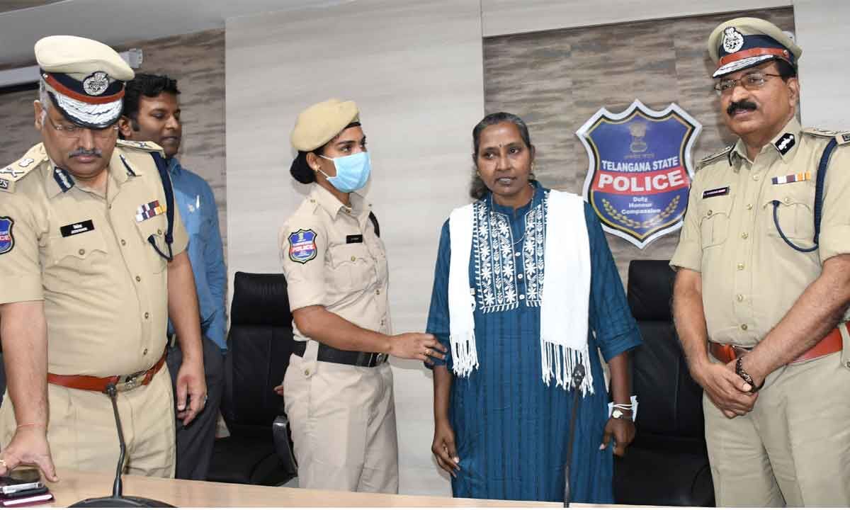 Woman Maoist leader Aluri Usha Rani lays down arms