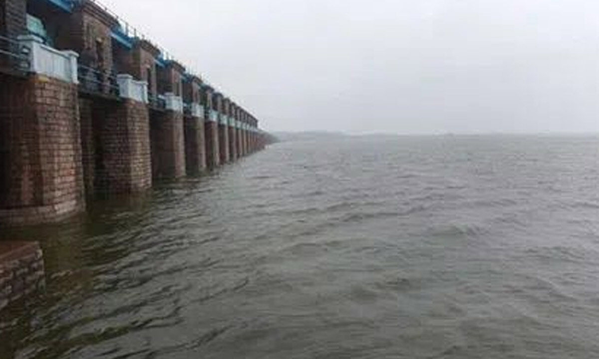 Hyderabad: 6 gates of Osman Sagar, 3 of Himayat Sagar lifted