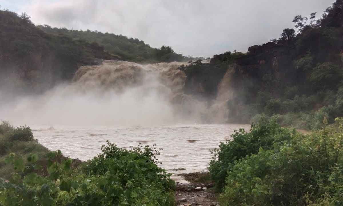 Wide spread damage in Kurnool, Nandyal districts