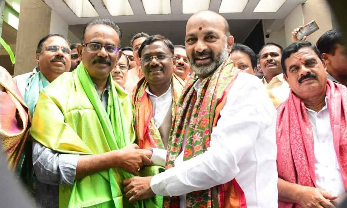 Bandi confirms Narsaiah's entry in BJP