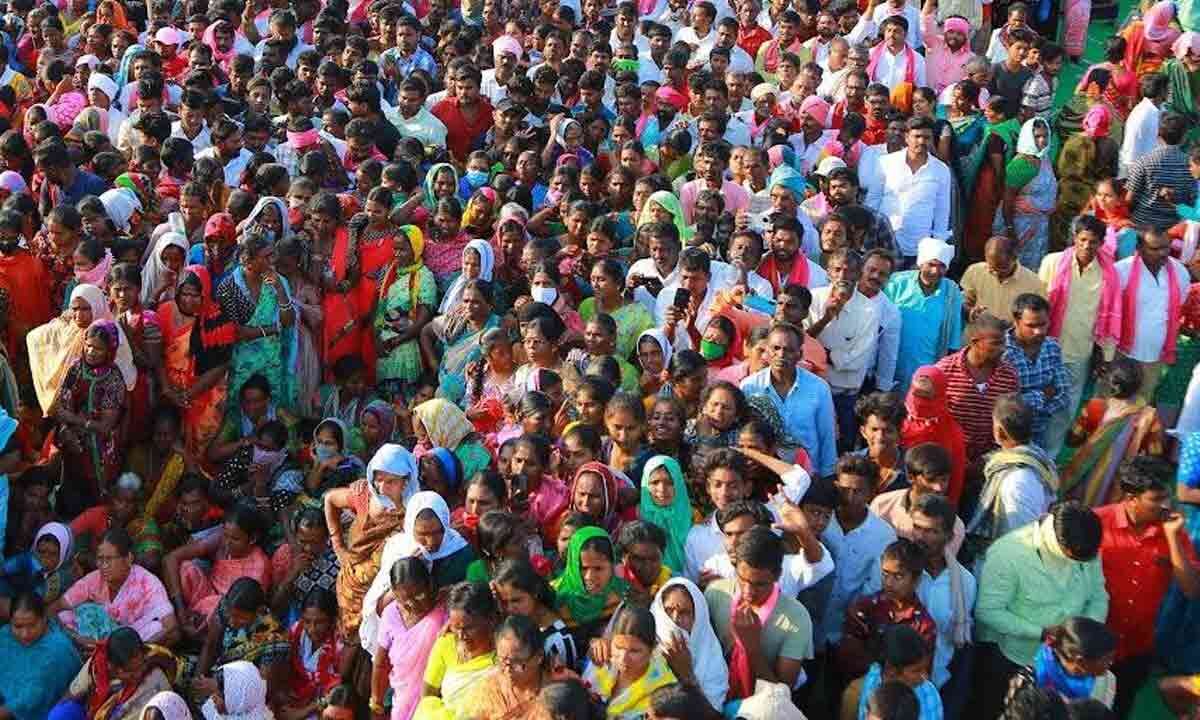 Munugodu: People peg hopes on huge cash for votes