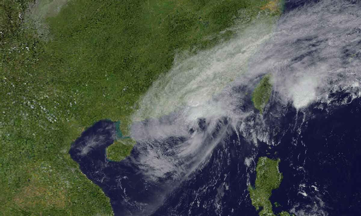 Hong Kong issues 3rd highest warning as tropical cyclone Nalgae nears