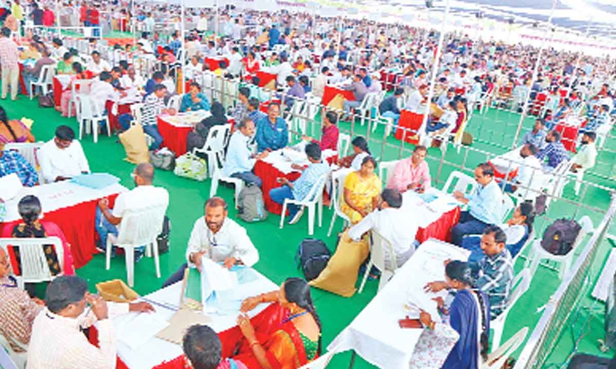 Munugodu braces for battle of ballot today