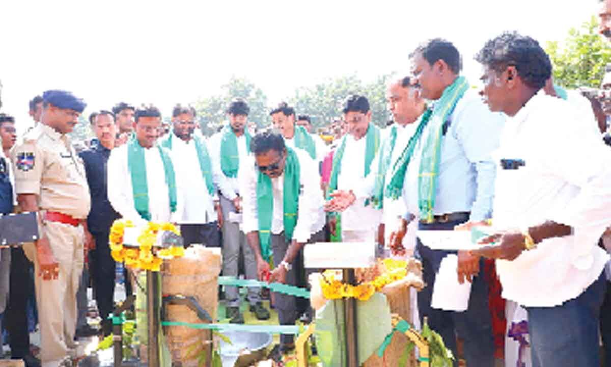 Puvvada launches paddy procurement centre at Nelakondapalli