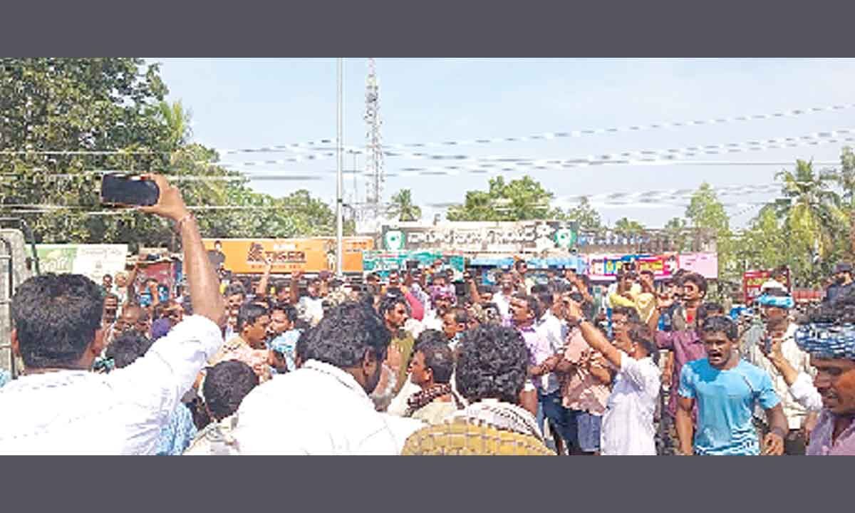 Farmers stage protest at RBK centre