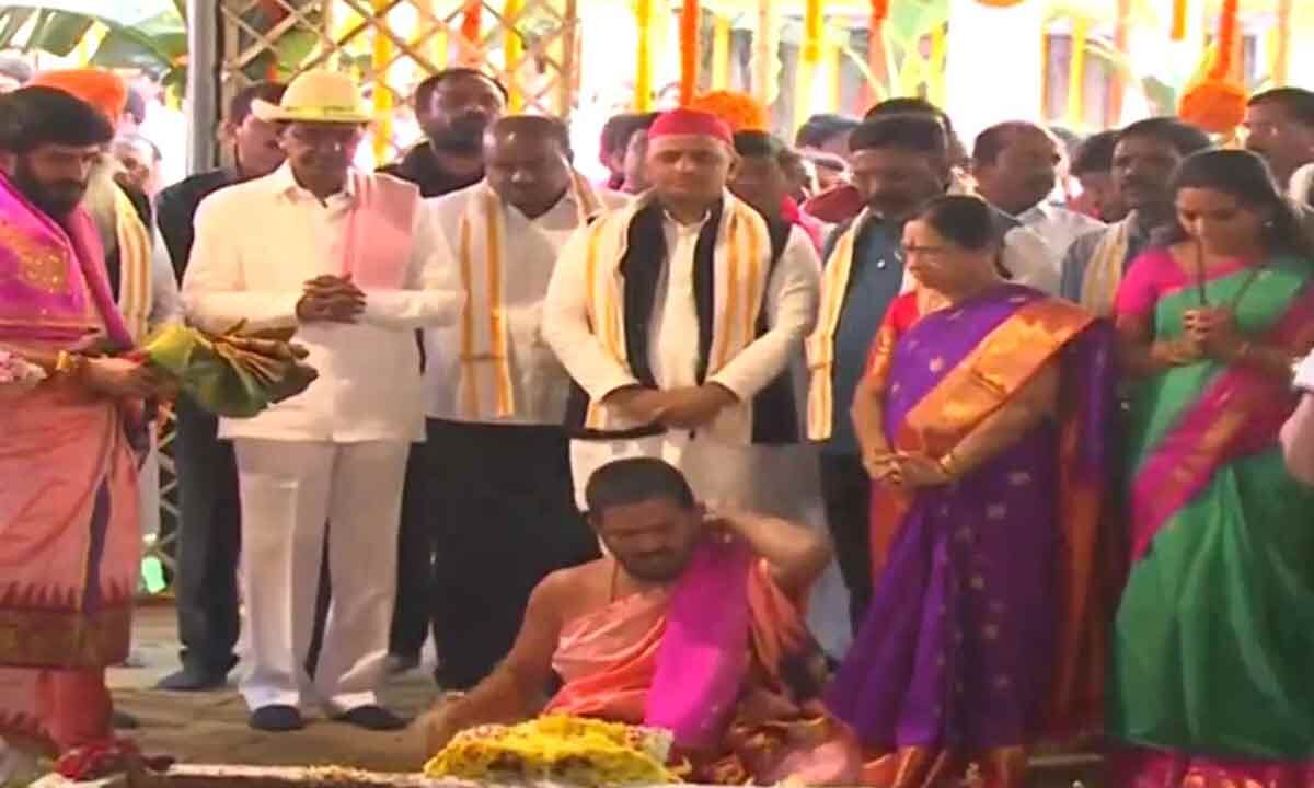 KCR inaugurates BRS office in Delhi