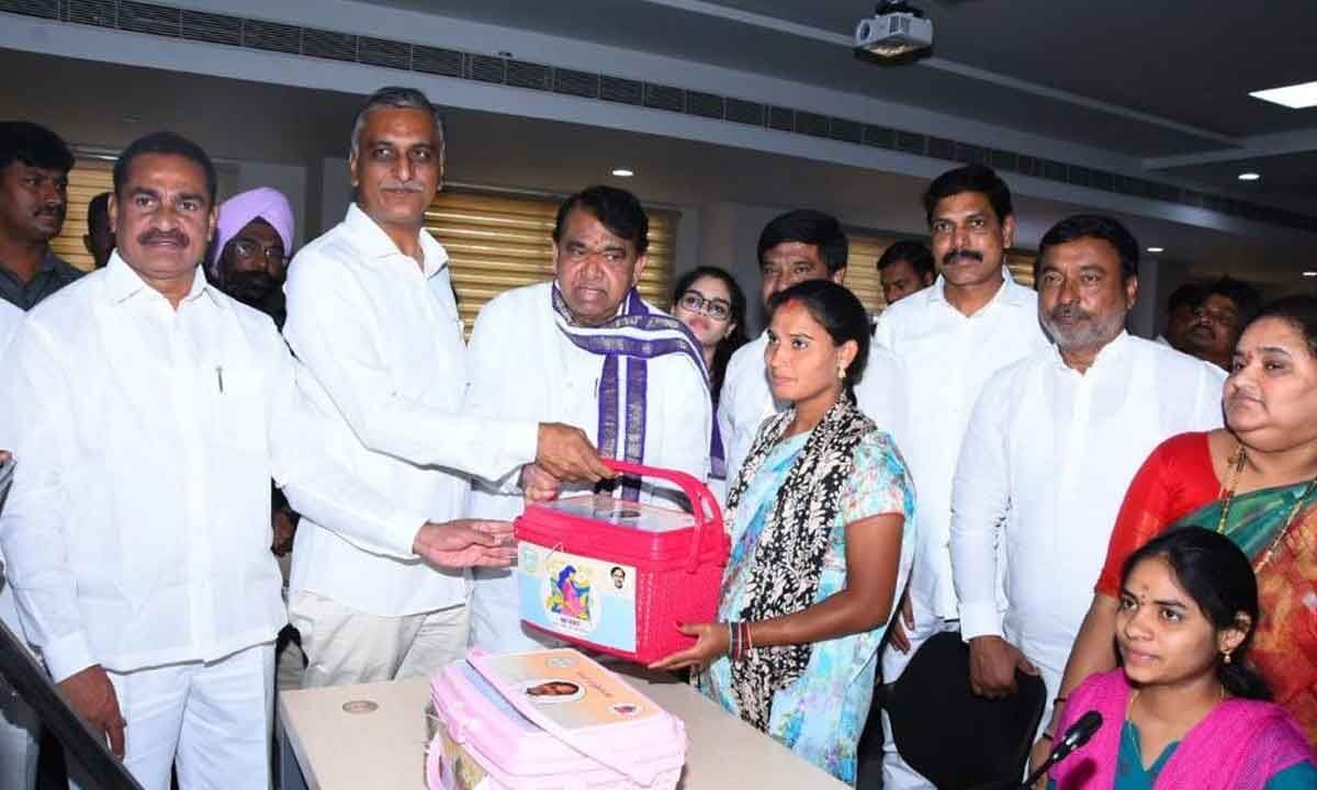 Harish launches 'KCR Nutrition Kit' for pregnant women
