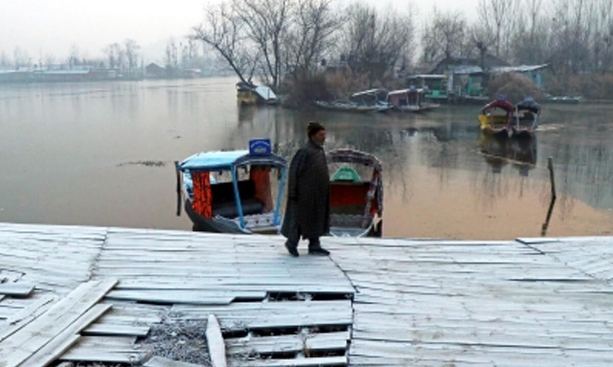 Severe cold wave sweeps Ladakh, Jammu & Kashmir