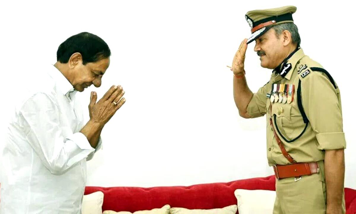 Telangana DGP Anjani Kumar meets CM KCR