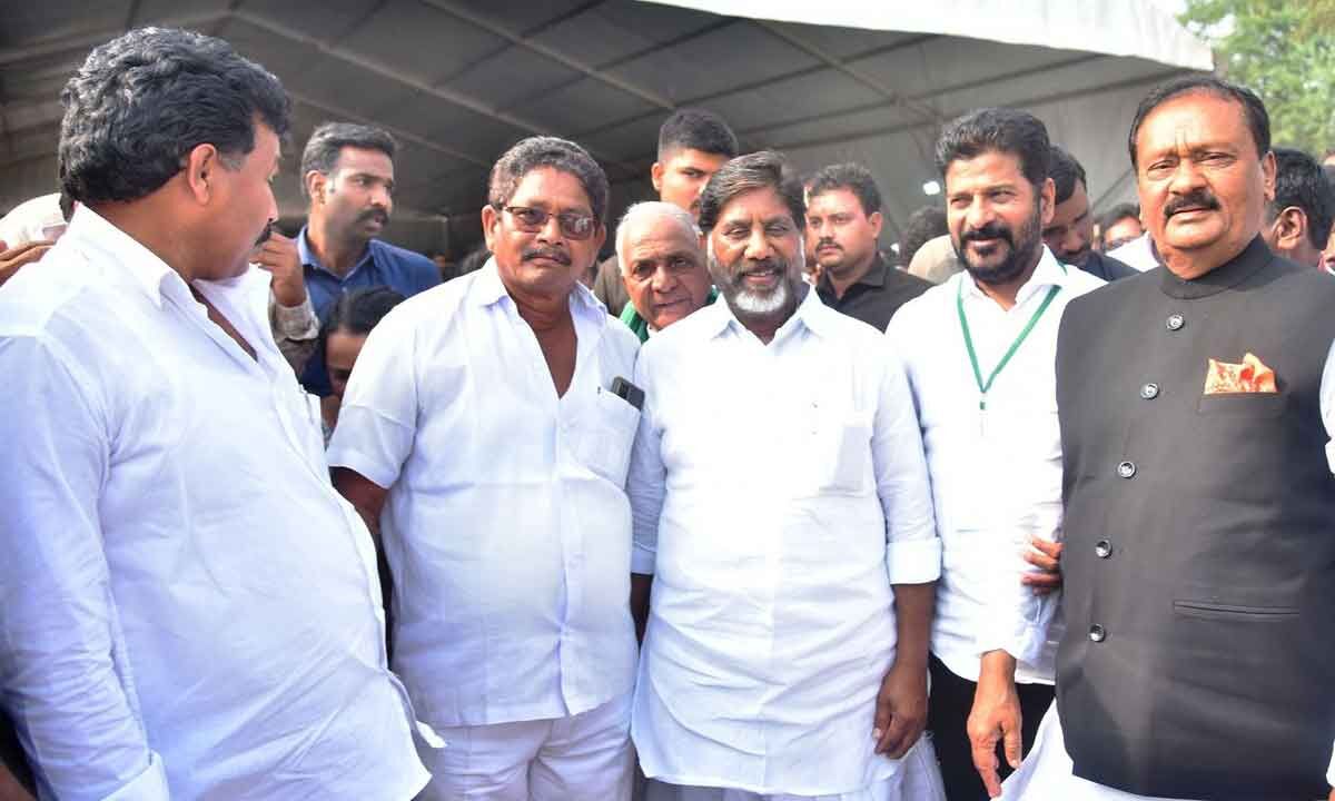 Telangana Congress split wide open