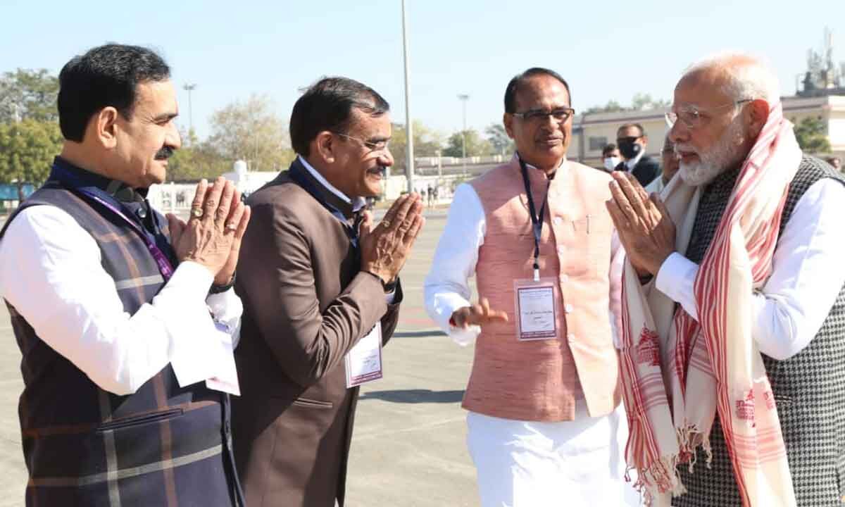 PM Modi arrives in Indore to attend Pravasi Bharatiya Divas