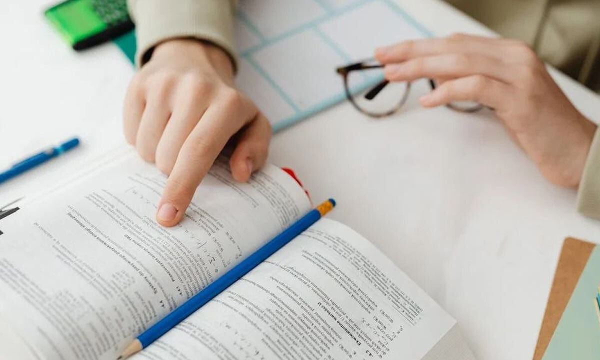 Preparing dialects dictionary for students