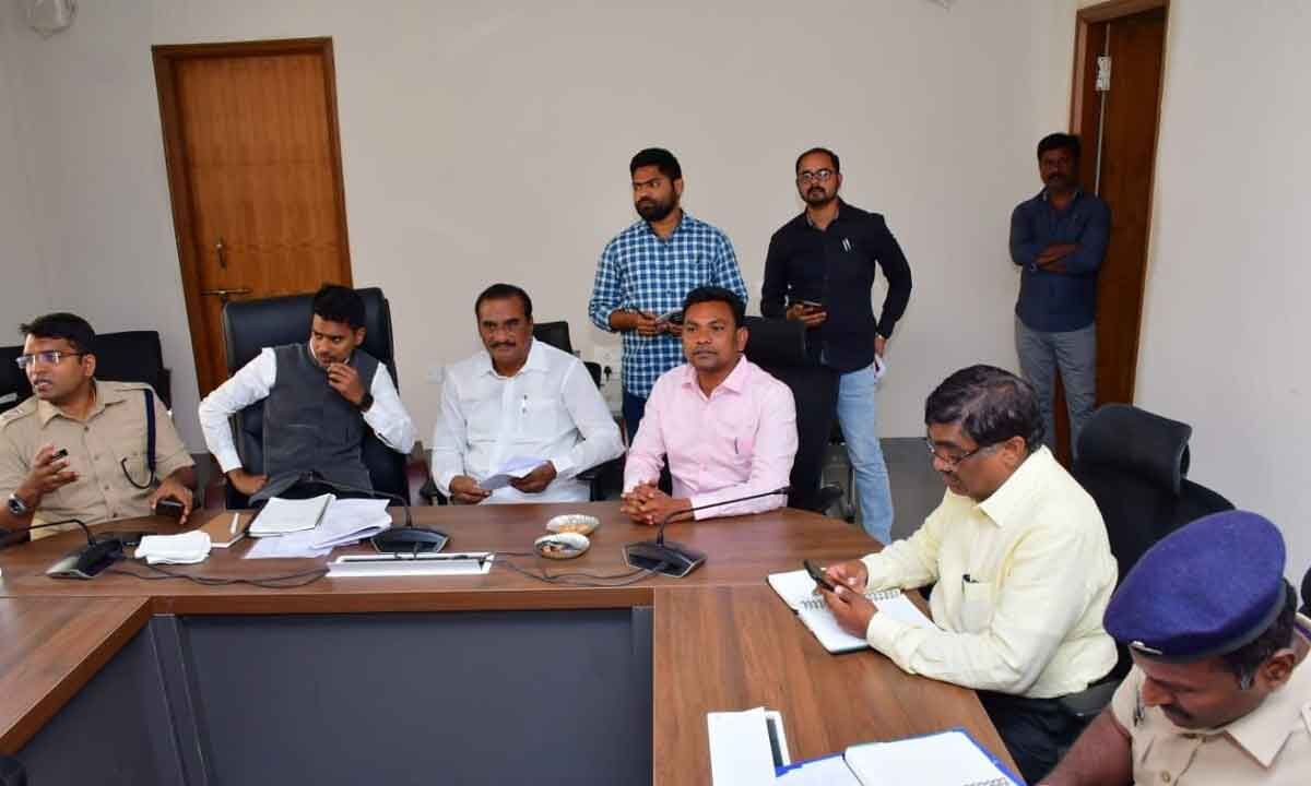 Pinapaka MLA Rega inspects works at new Collectorate