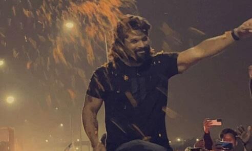 Allu Arjun, Tollywood icon, arrives in Visakhapatnam for the filming of ...