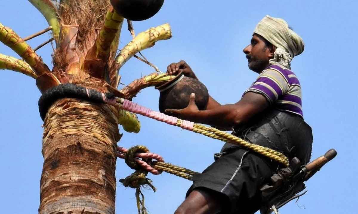 AP govt. announces YSR Geetha Karmika Bharosa' scheme for welfare of ...