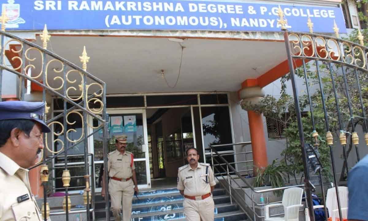 Constables' written test held peacefully in Kurnool, Nandyal