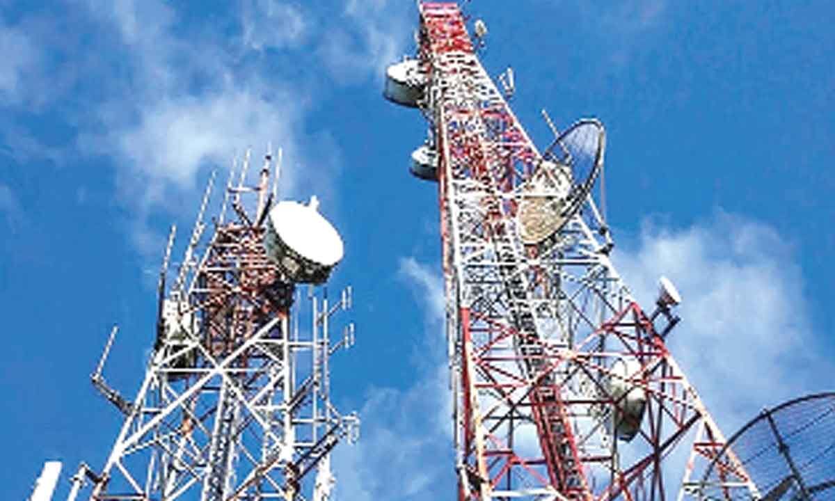 Two mobile tower thefts reported in Garden City