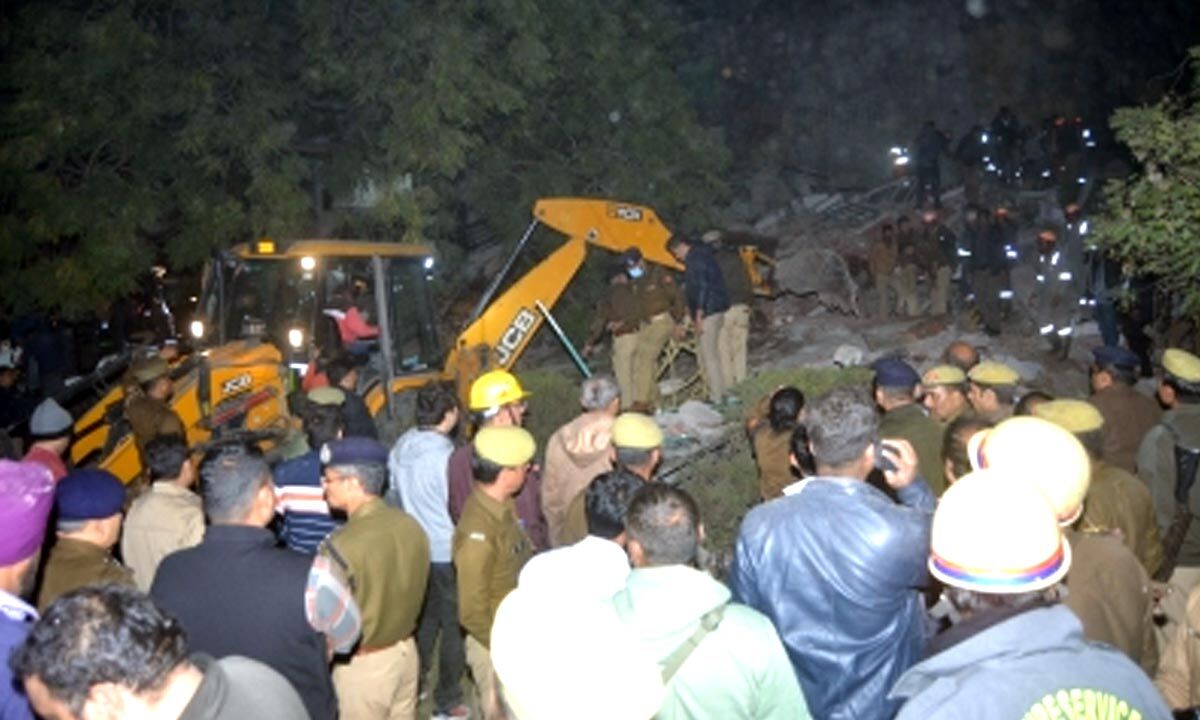 12 rescued after building collapses in Lucknow