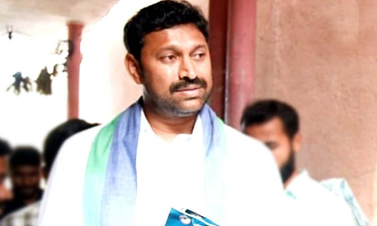 CBI issues notices to MP Avinash Reddy for second time, asks him to ...