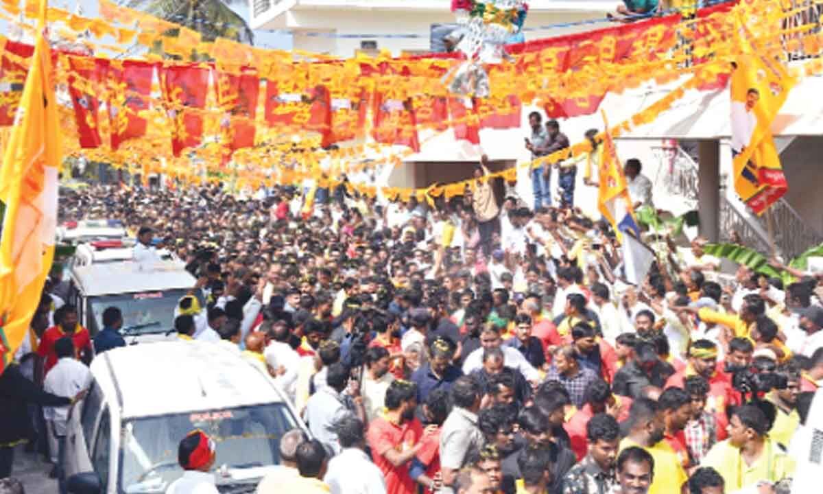 'Yellow' wave sweeps Kuppam as Lokesh kick starts Yuva Galam