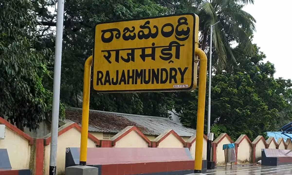 Railway PCCM inspects Rajahmundry station