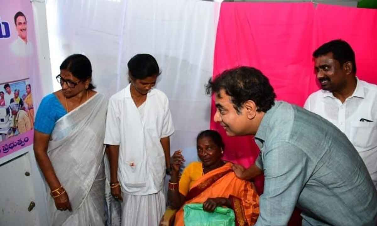 KTR inspects Kanti Velugu camp