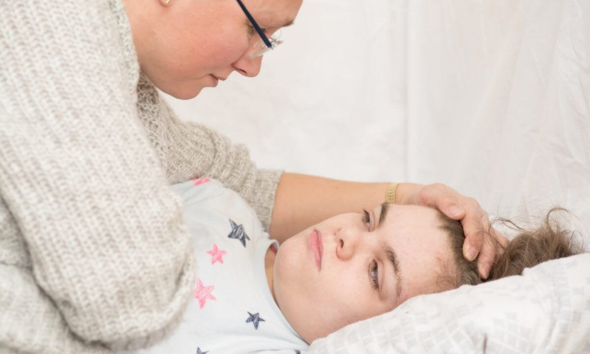 How to assist someone who is having a seizure?