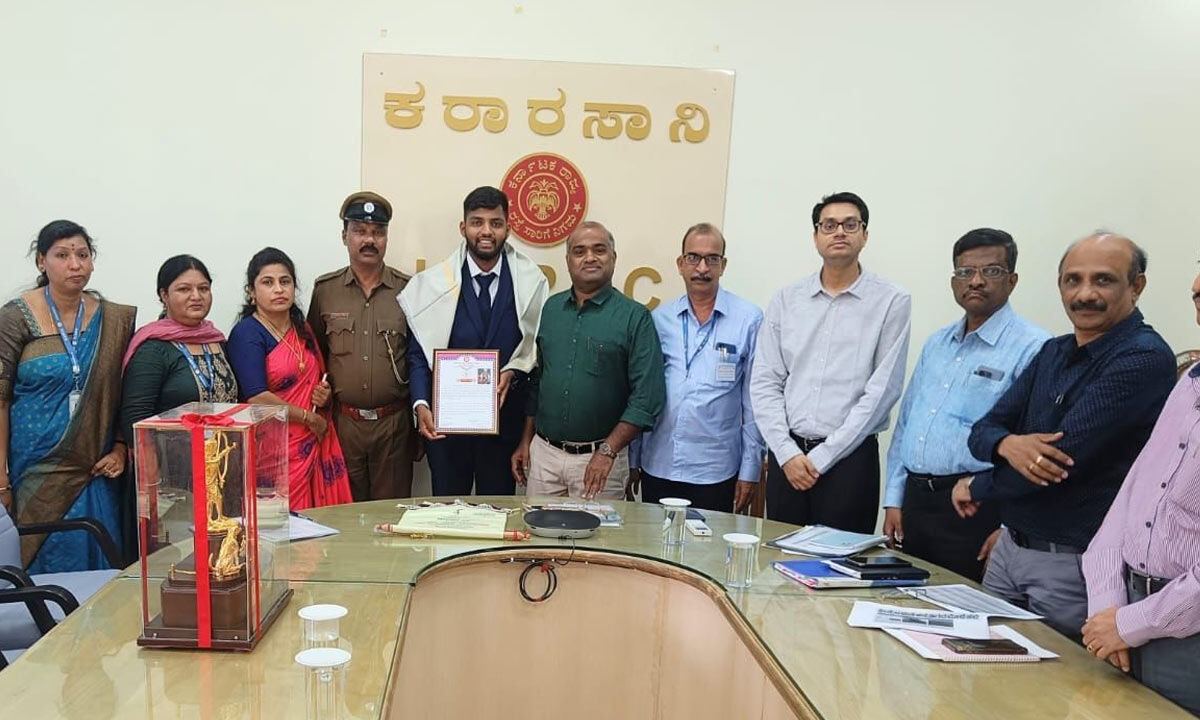 KSRTC felicitates driver's son for his sports achievements