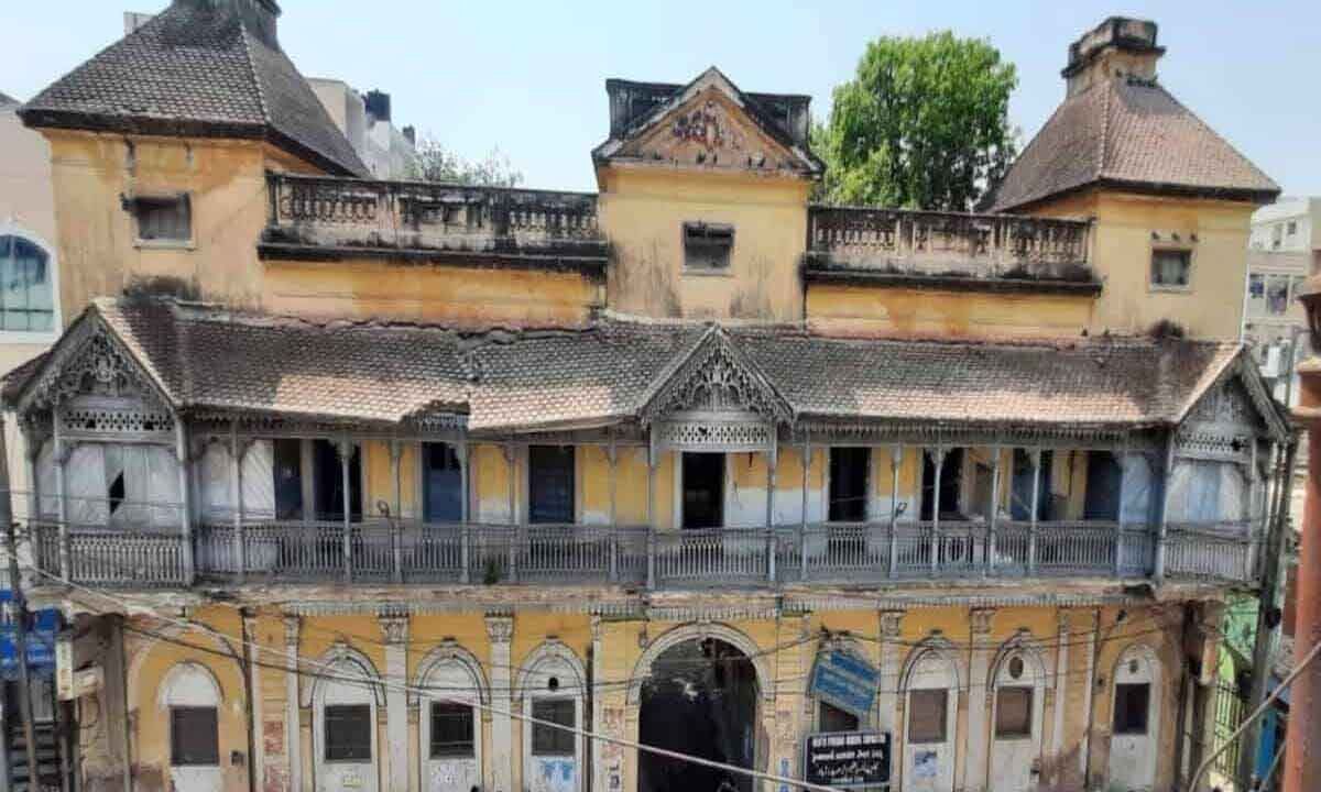 Apna Hyderabadi Mahal: Works begin to bring century old Sardar Mahal ...