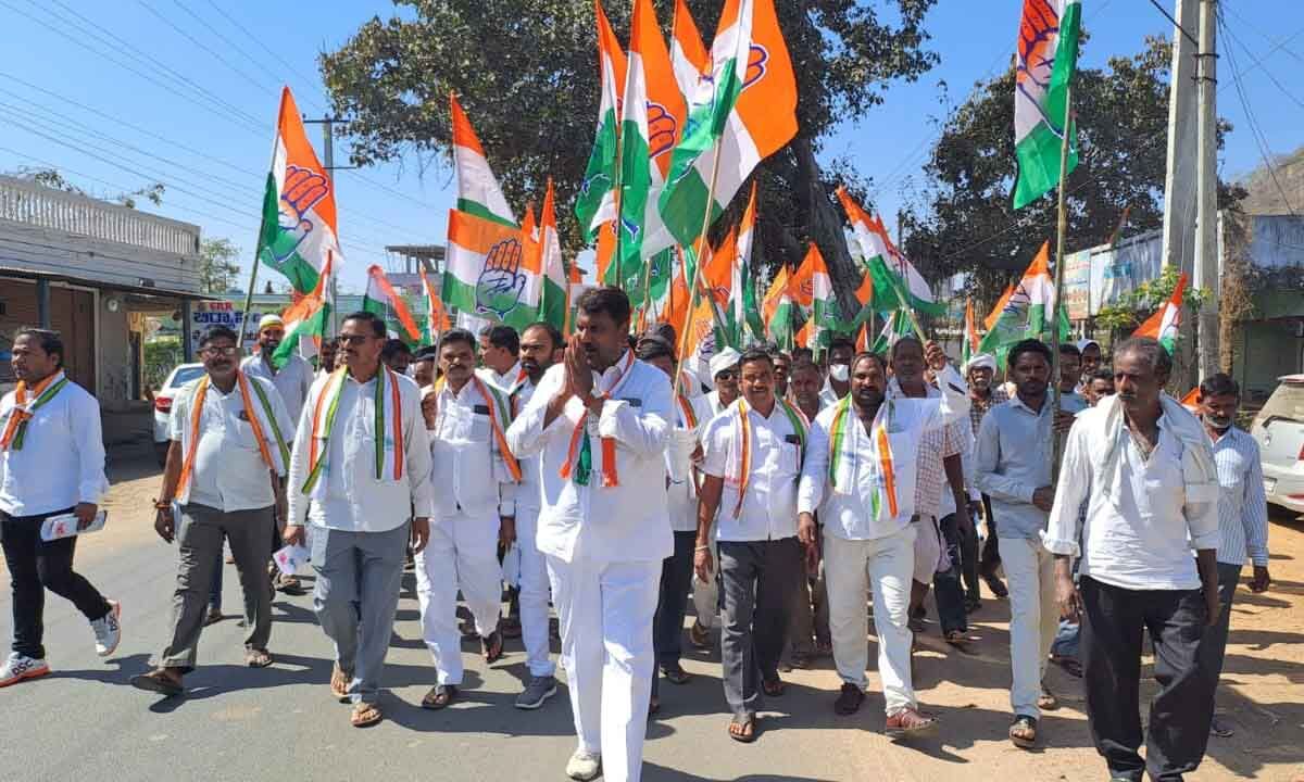 Congress leader Adluri Laxman Kumar participates in Hath Se Hath Jodo ...