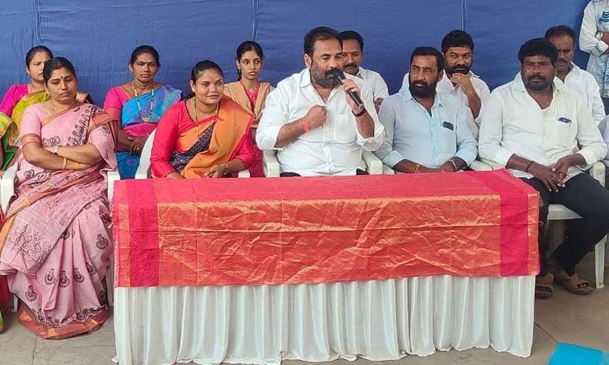 Sajjala's script recited by Ramasiva: Sridhar Reddy