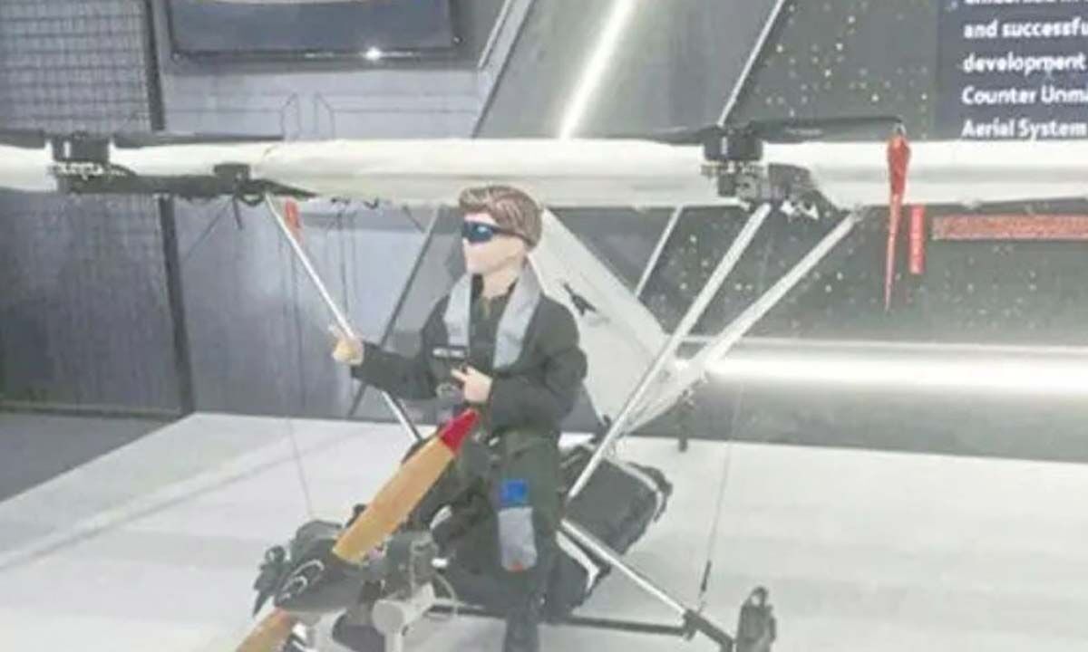 Solo flying nanolight aircraft attracts viewers in Aero Show