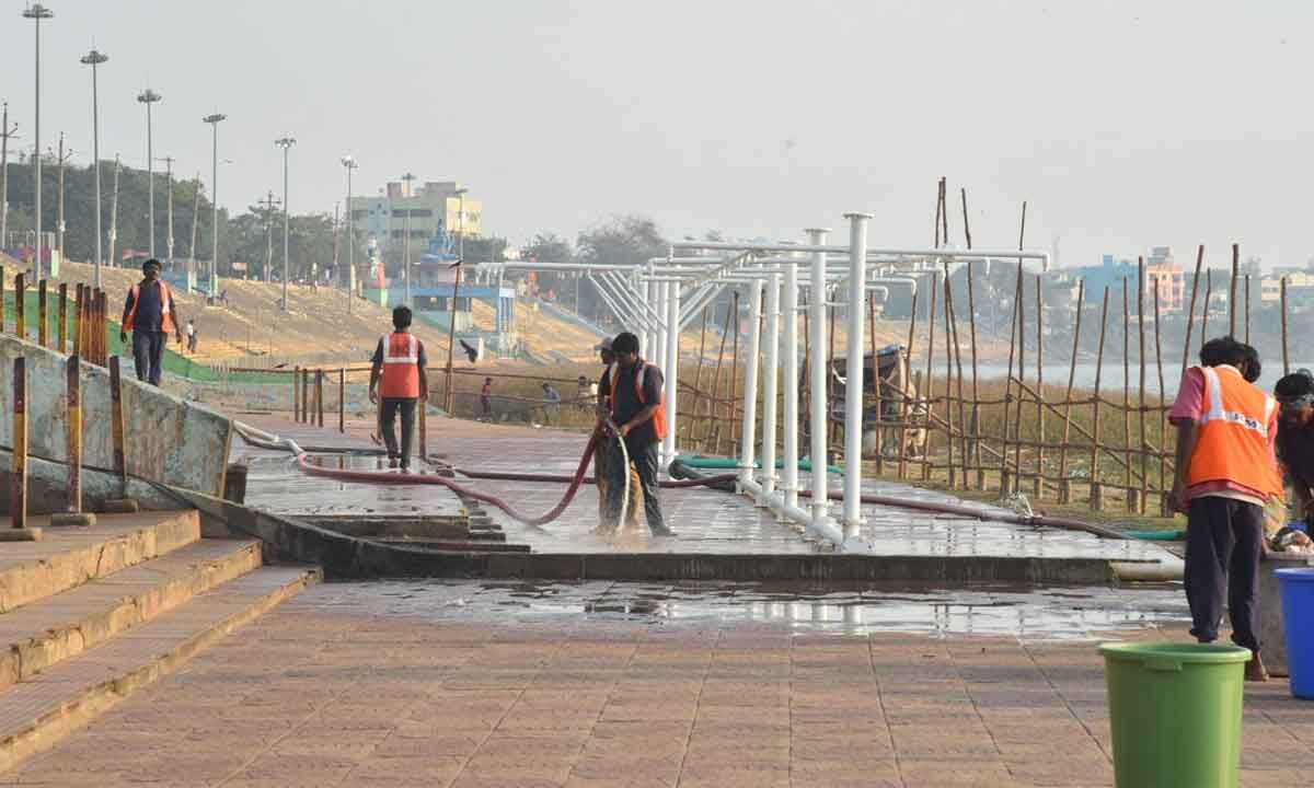 3 lakh expected to take dip at Rajahmundry