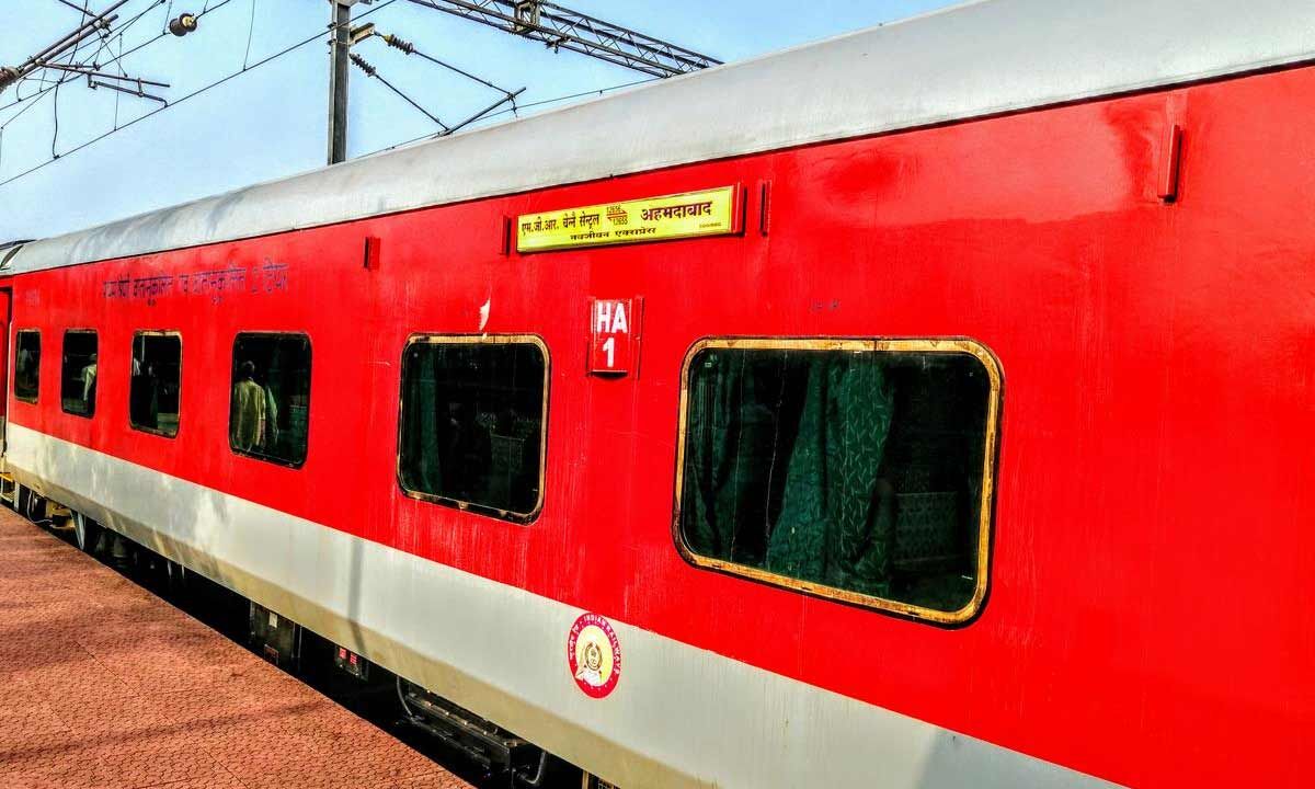 Navajivan Express passengers escape major accident in Mahabubabad