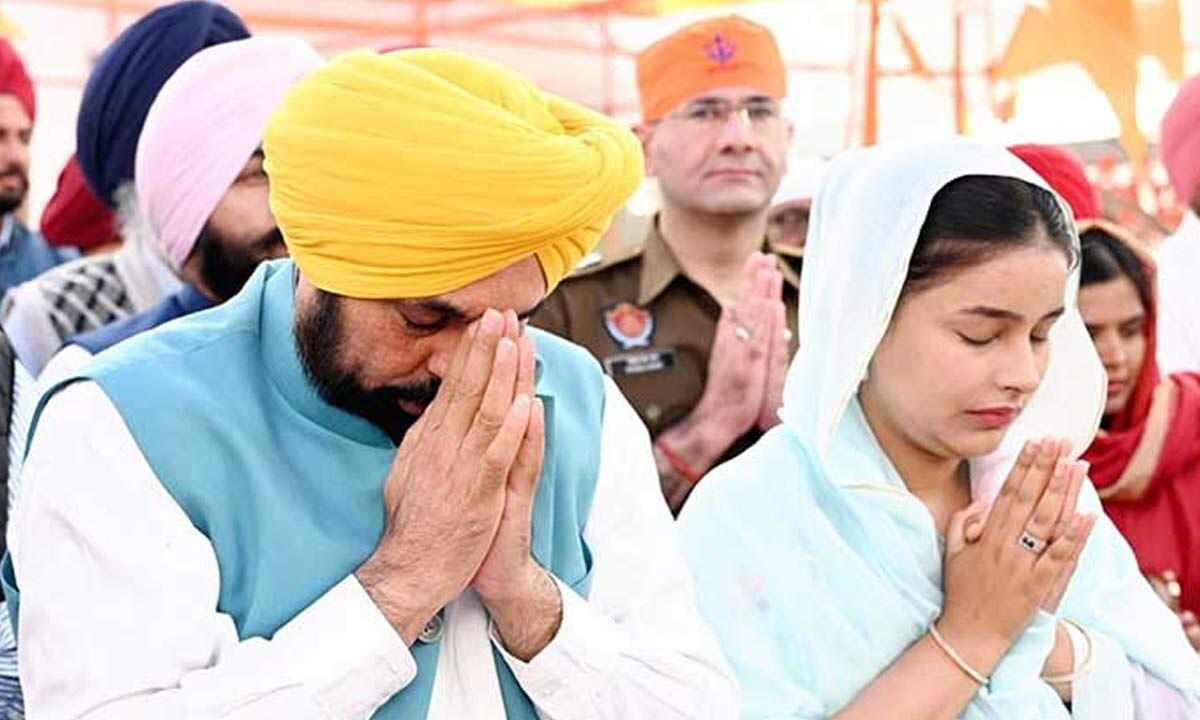 Bhagwant Mann pays obeisance at Takht Sri Kesgarh Sahib